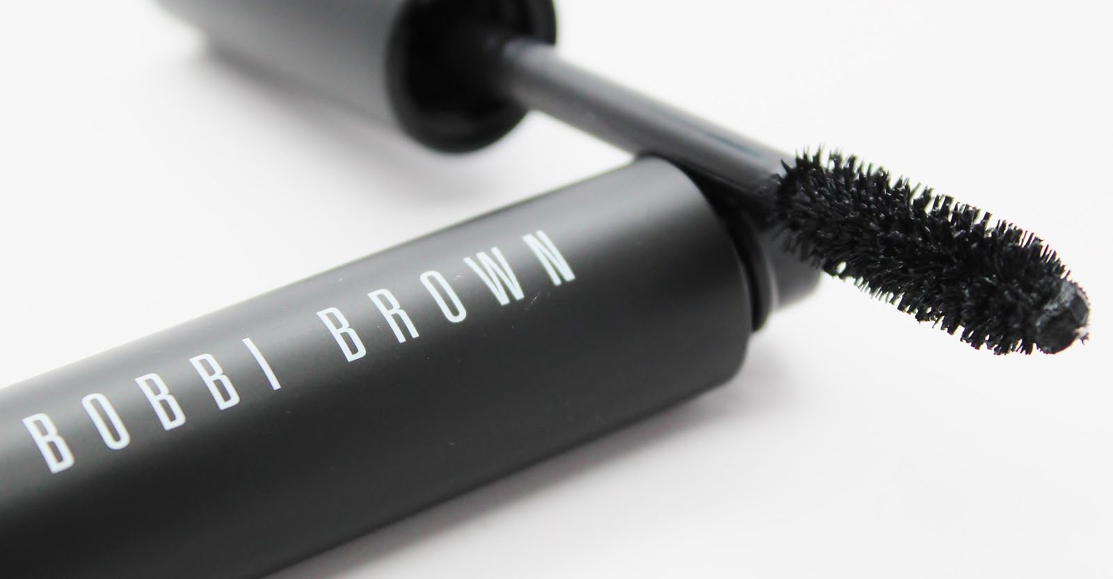 Rímel Eye Opening de Bobbi Brown en un nuevo escenario